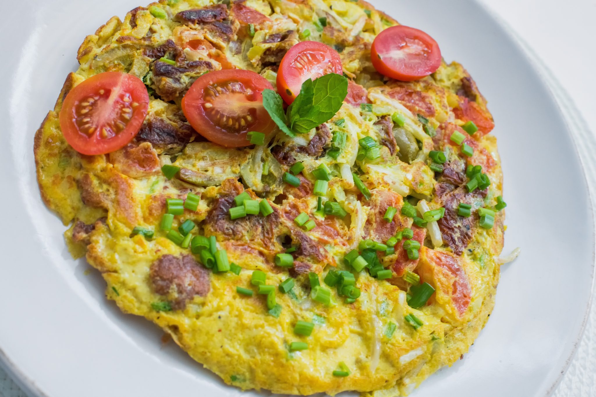 Salty omelette with dried tomatoes and turmeric - Anna Lewandowska ...